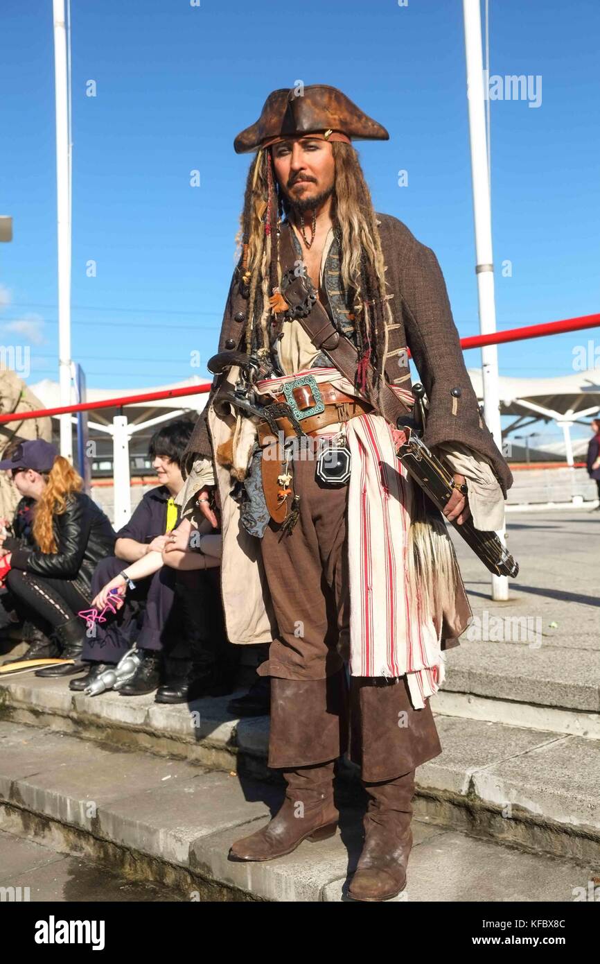 London, UK 27th Oct 2017. Comic Con fans arrive for the first day of ...