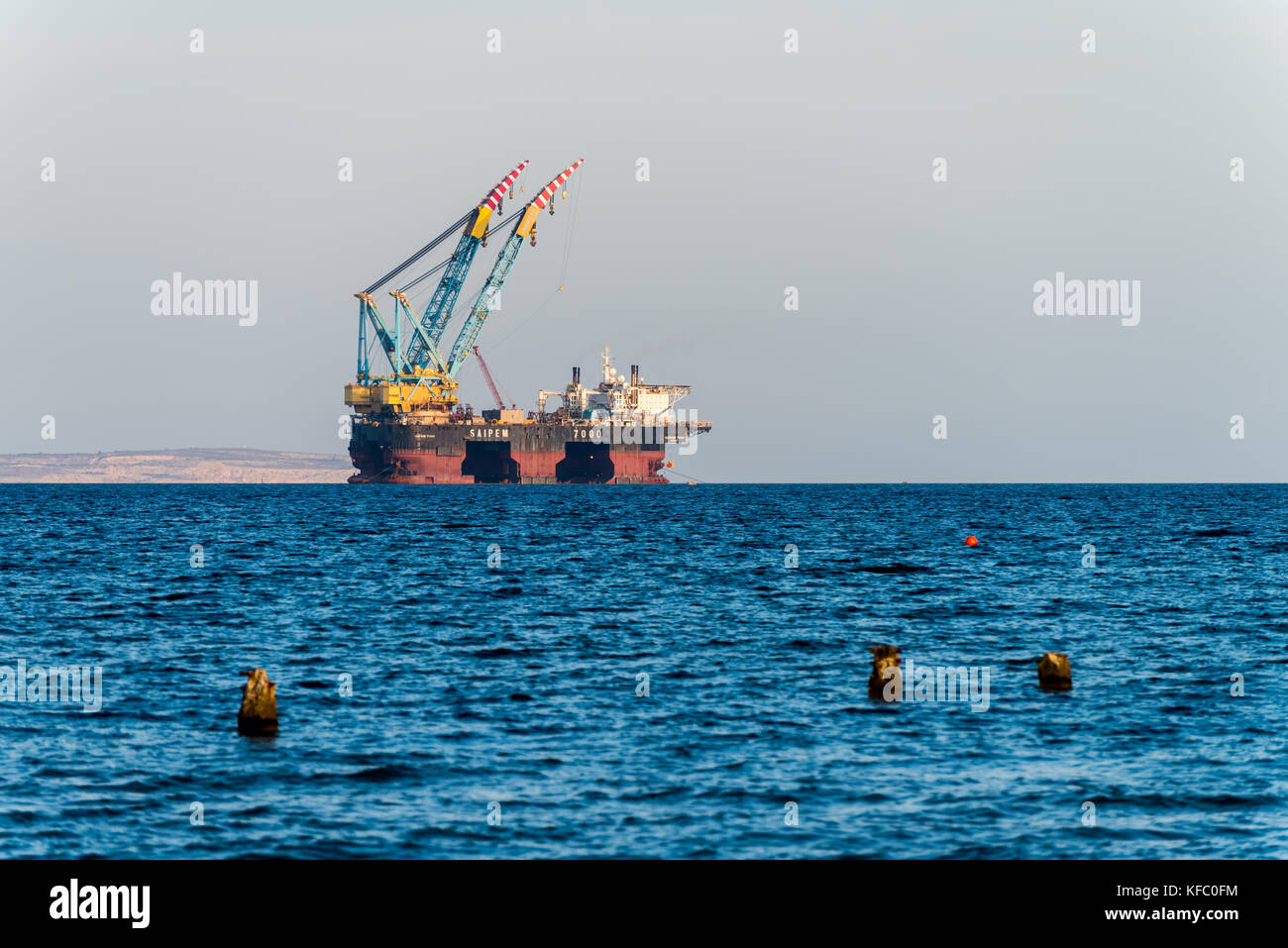 Larnaca bay, Cyprus. 27th October, 2017. Oil and gas rigging platform ...