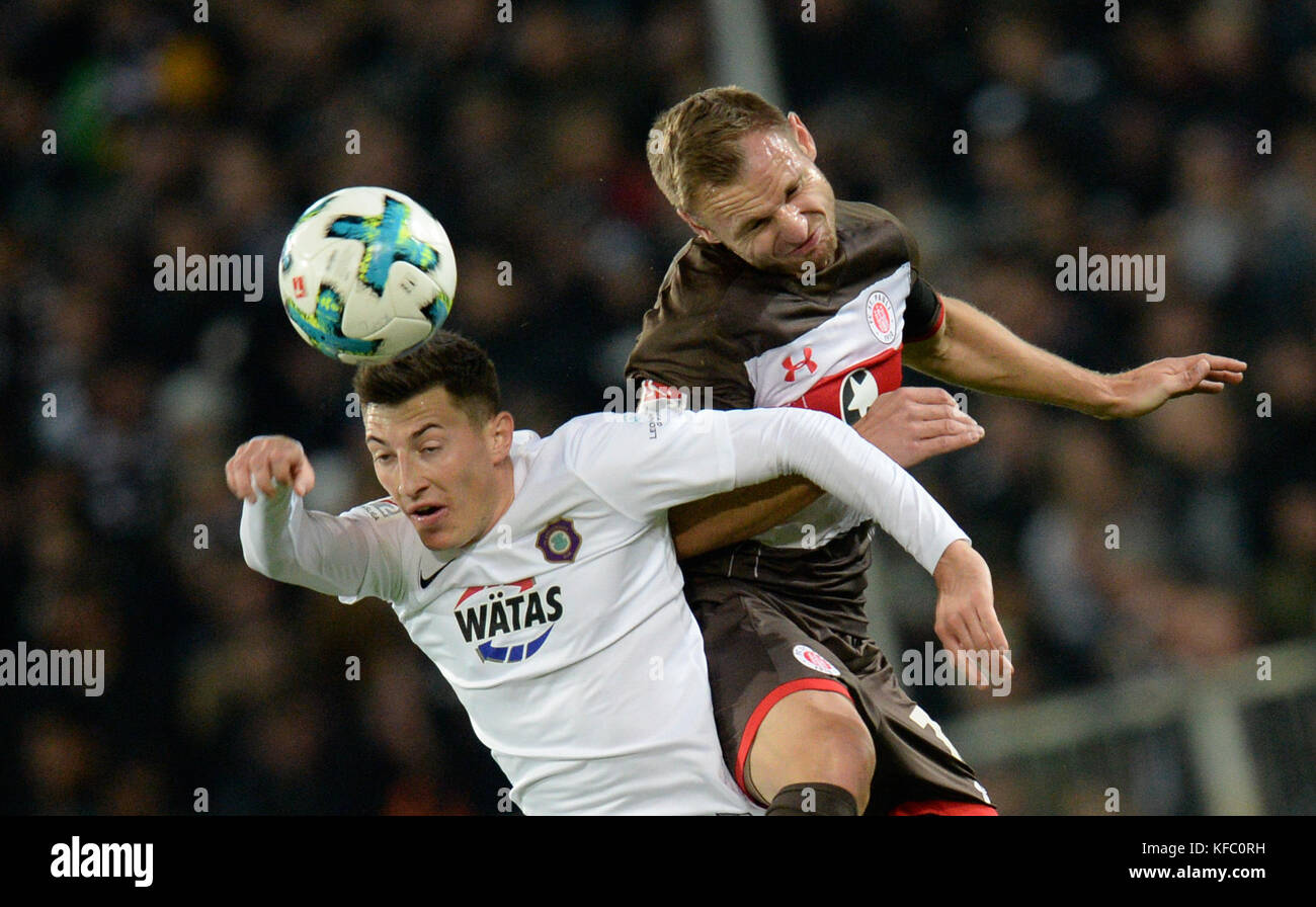 Pauli's Bernd Nehrig (r) and Aue's Mario Kvesic vie for the ball during ...