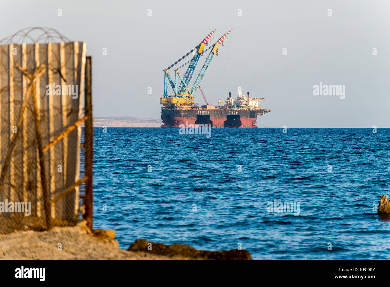 Larnaca bay, Cyprus. 27th October, 2017. Oil and gas rigging platform ...