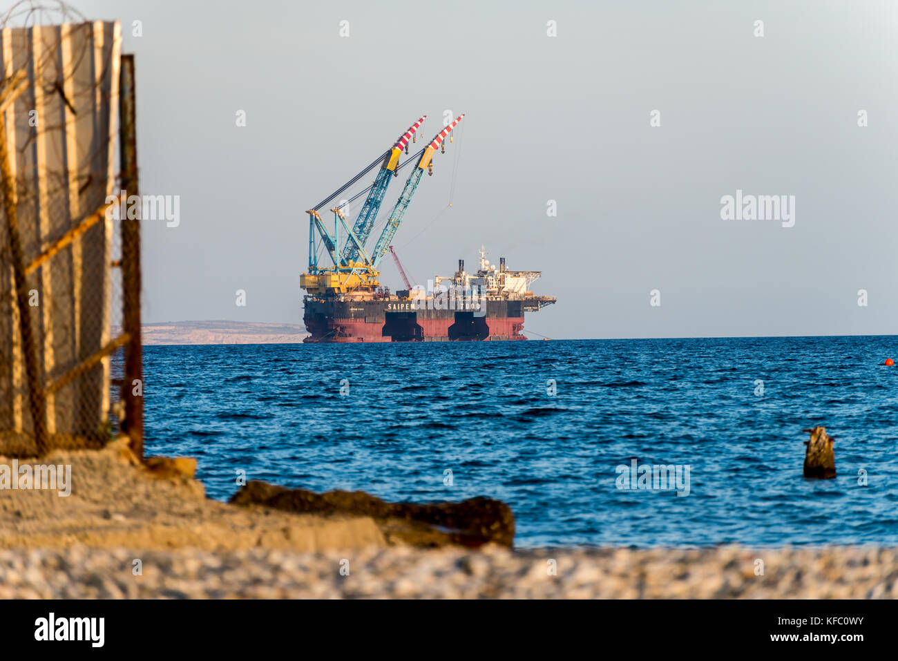 Larnaca bay, Cyprus. 27th October, 2017. Oil and gas rigging platform ...