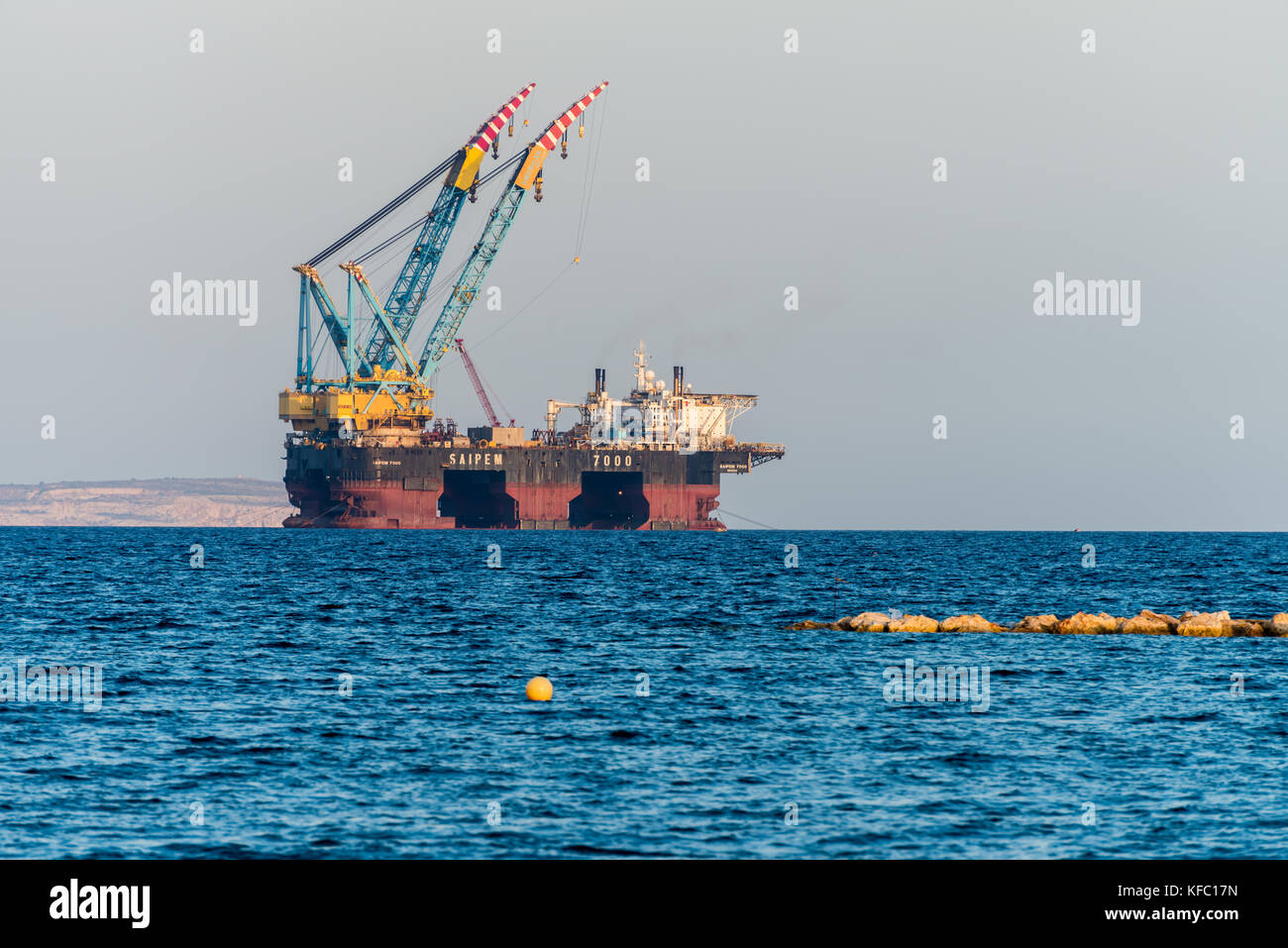 Larnaca bay, Cyprus. 27th October, 2017. Oil and gas rigging platform ...