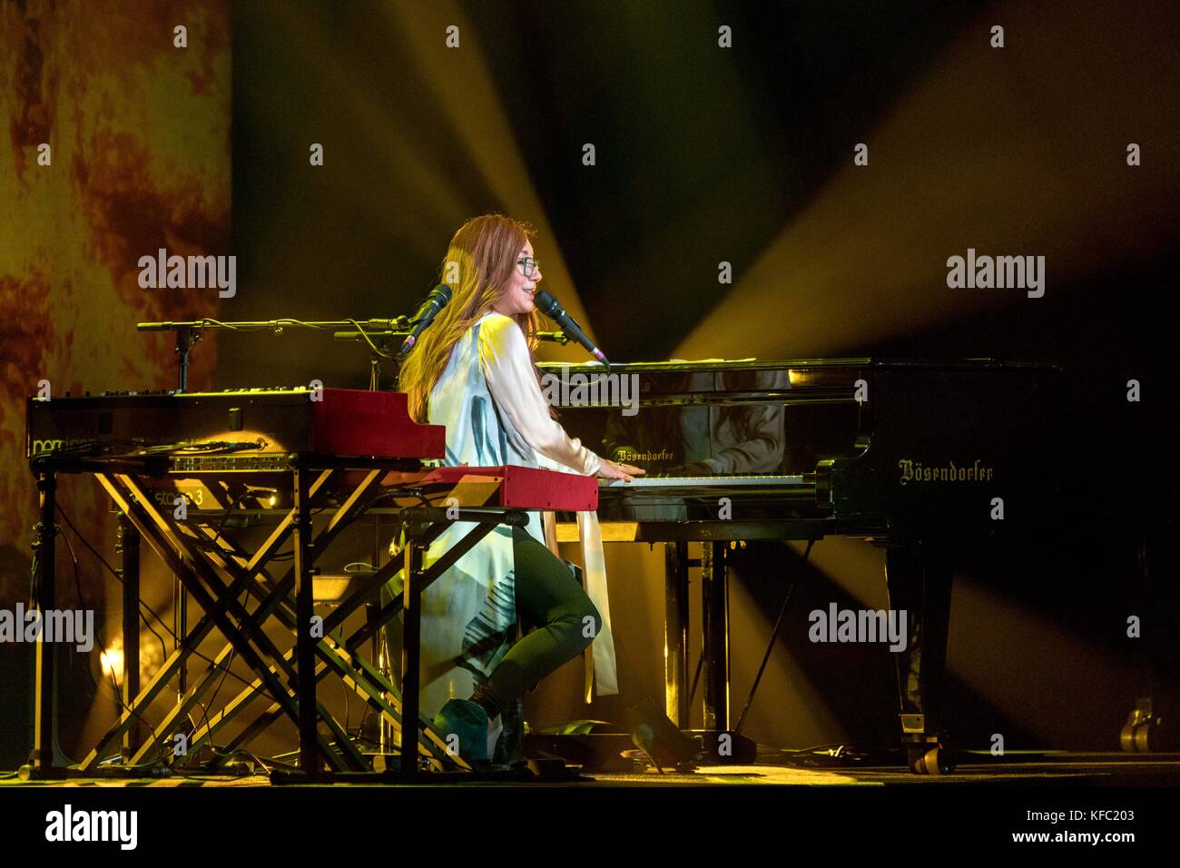 Madison, Wisconsin, USA. 26th Oct, 2017. TORI AMOS performs live during ...