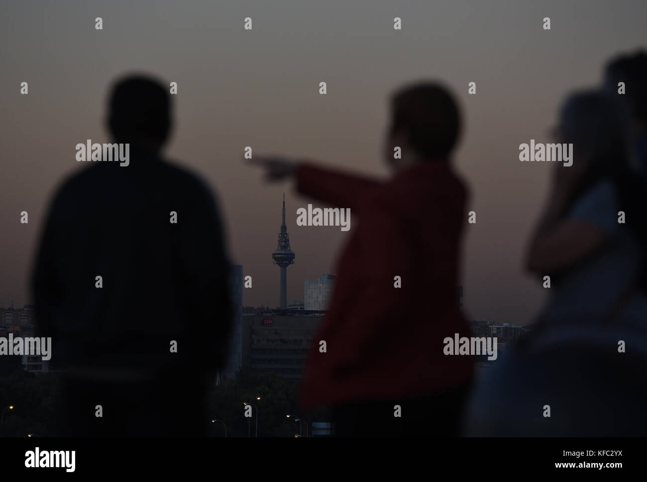 People look through the smog at the Madrid skyline from Manzanares park ...