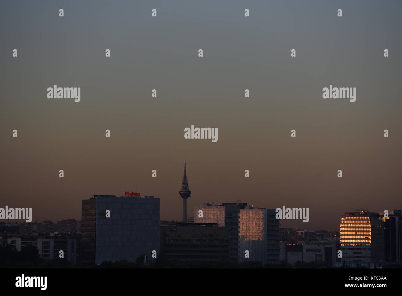 Madrid, Spain. 26th Oct, 2017. A general view through smog of Madrid ...