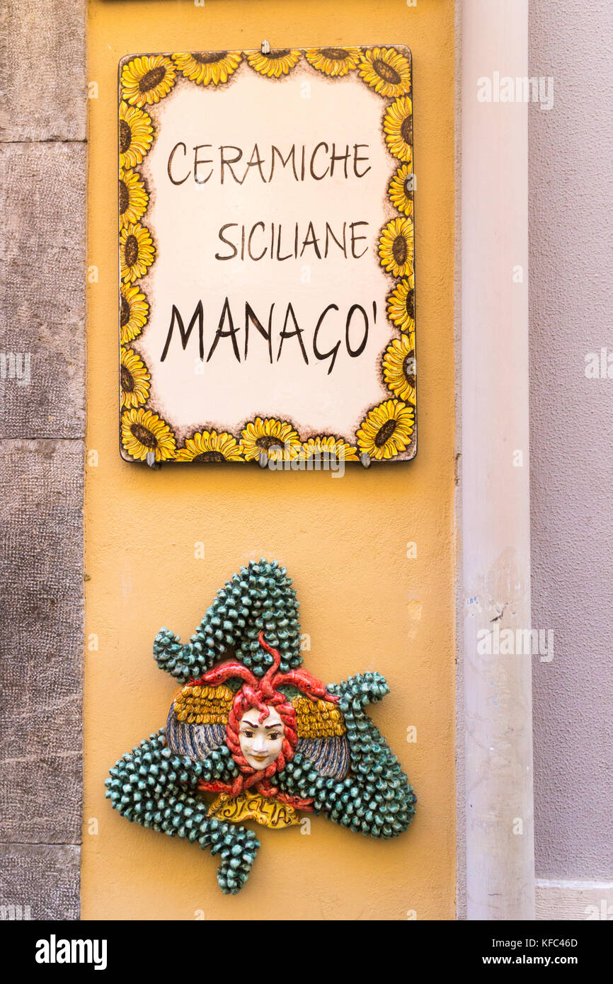 Outside ceramics shop hi-res stock photography and images - Alamy