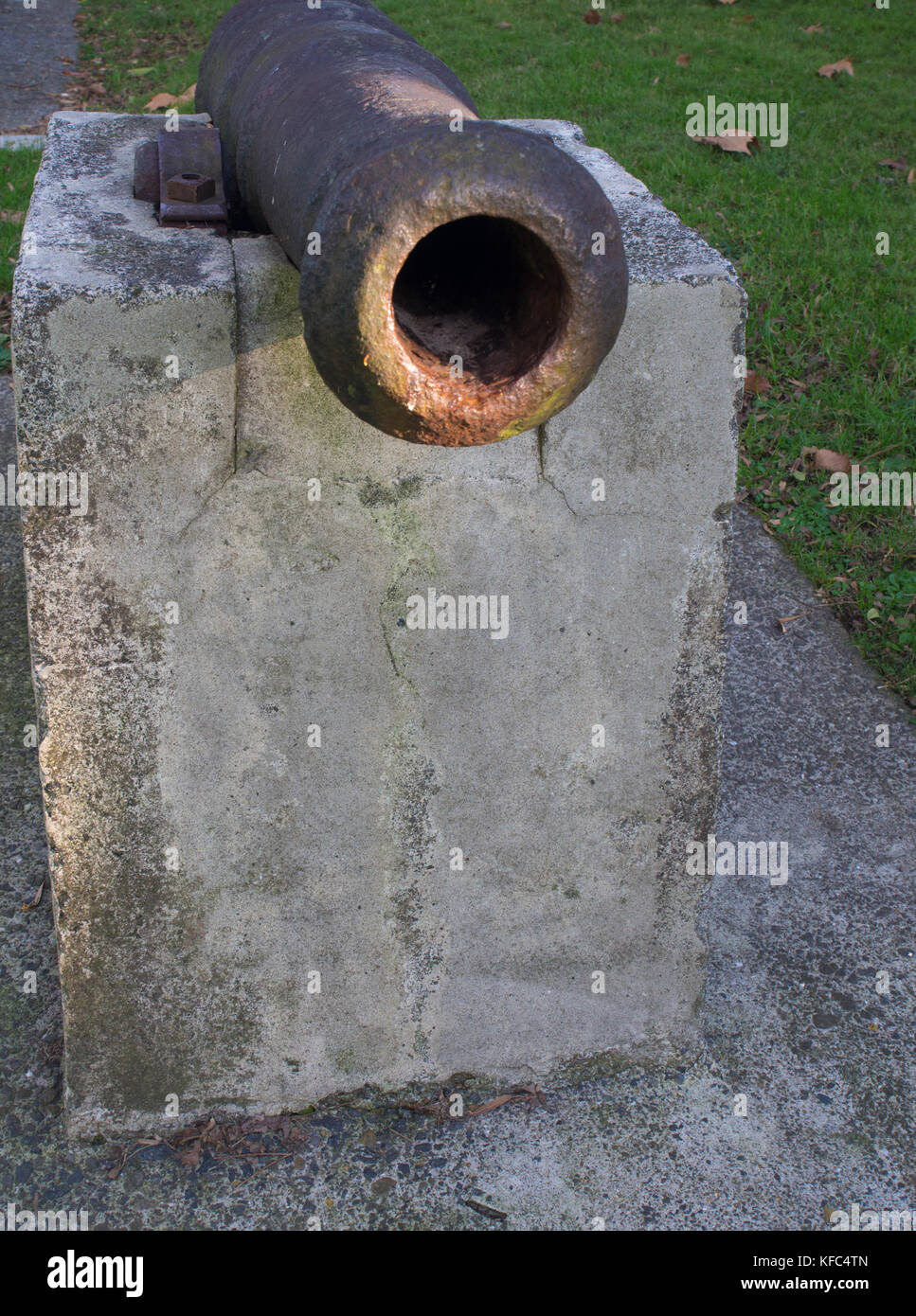 Rusted cannon hi-res stock photography and images - Alamy