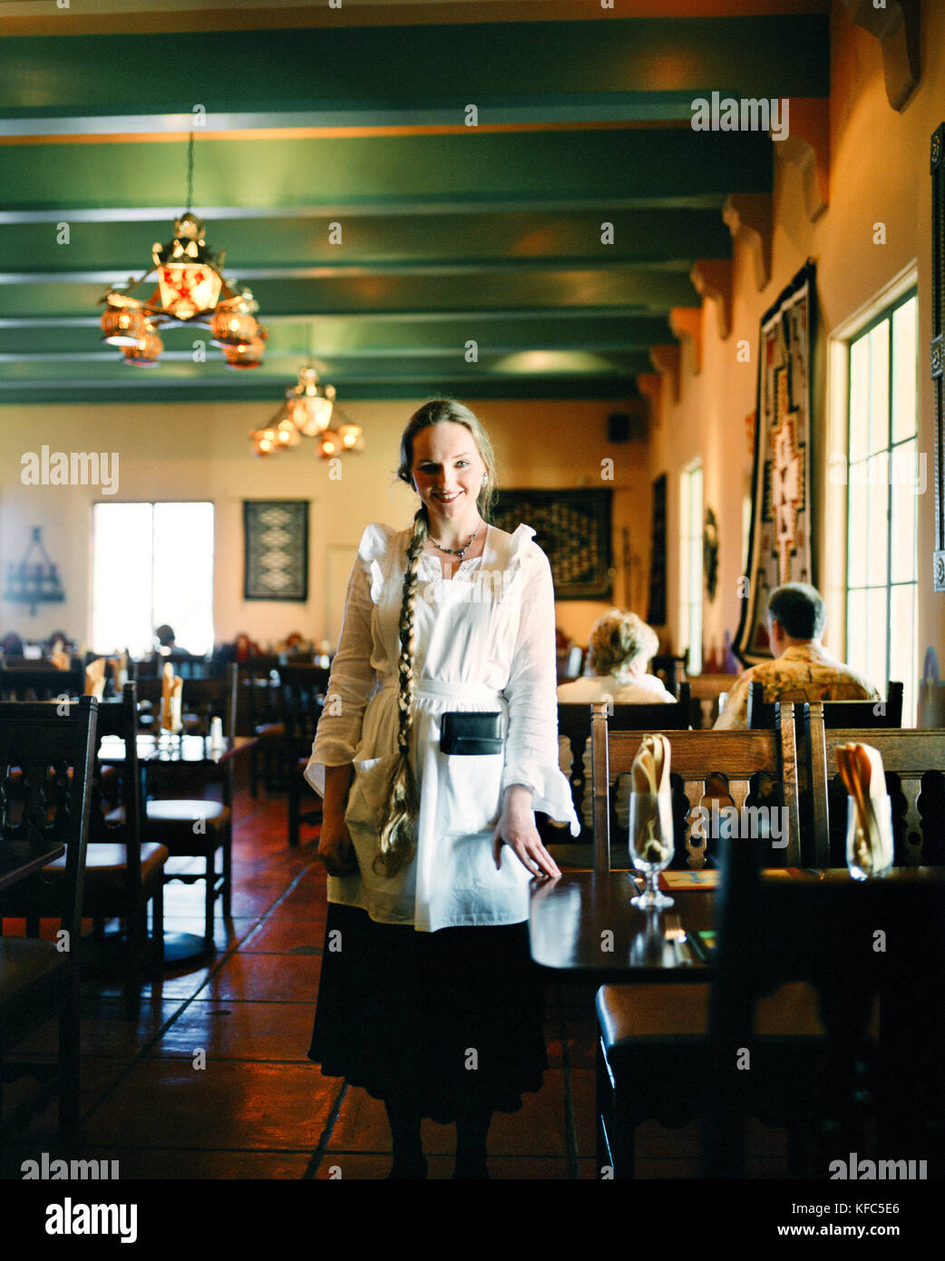 Table dining room waitress hi-res stock photography and images - Alamy