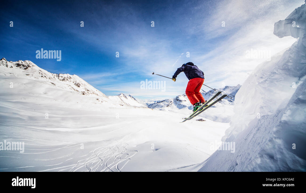 Extreme skiing hi-res stock photography and images - Alamy