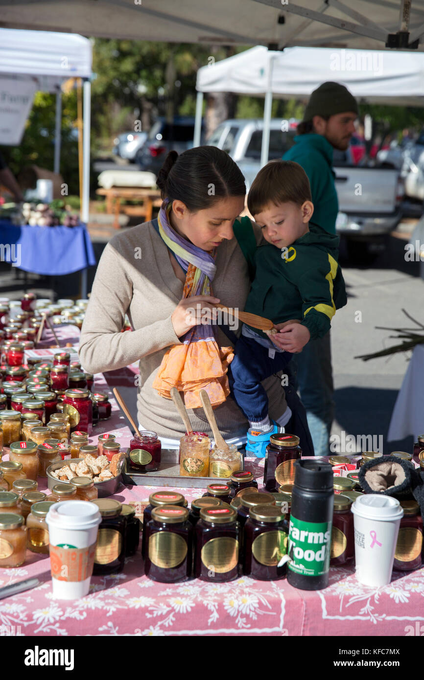 Jam jars display market hi-res stock photography and images - Alamy
