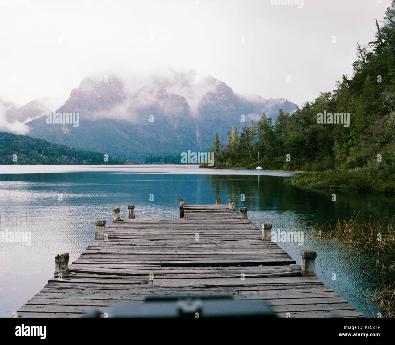 ARGENTINA, Patagonia, wooden jetty in Moreno Lake with mountain in the ...
