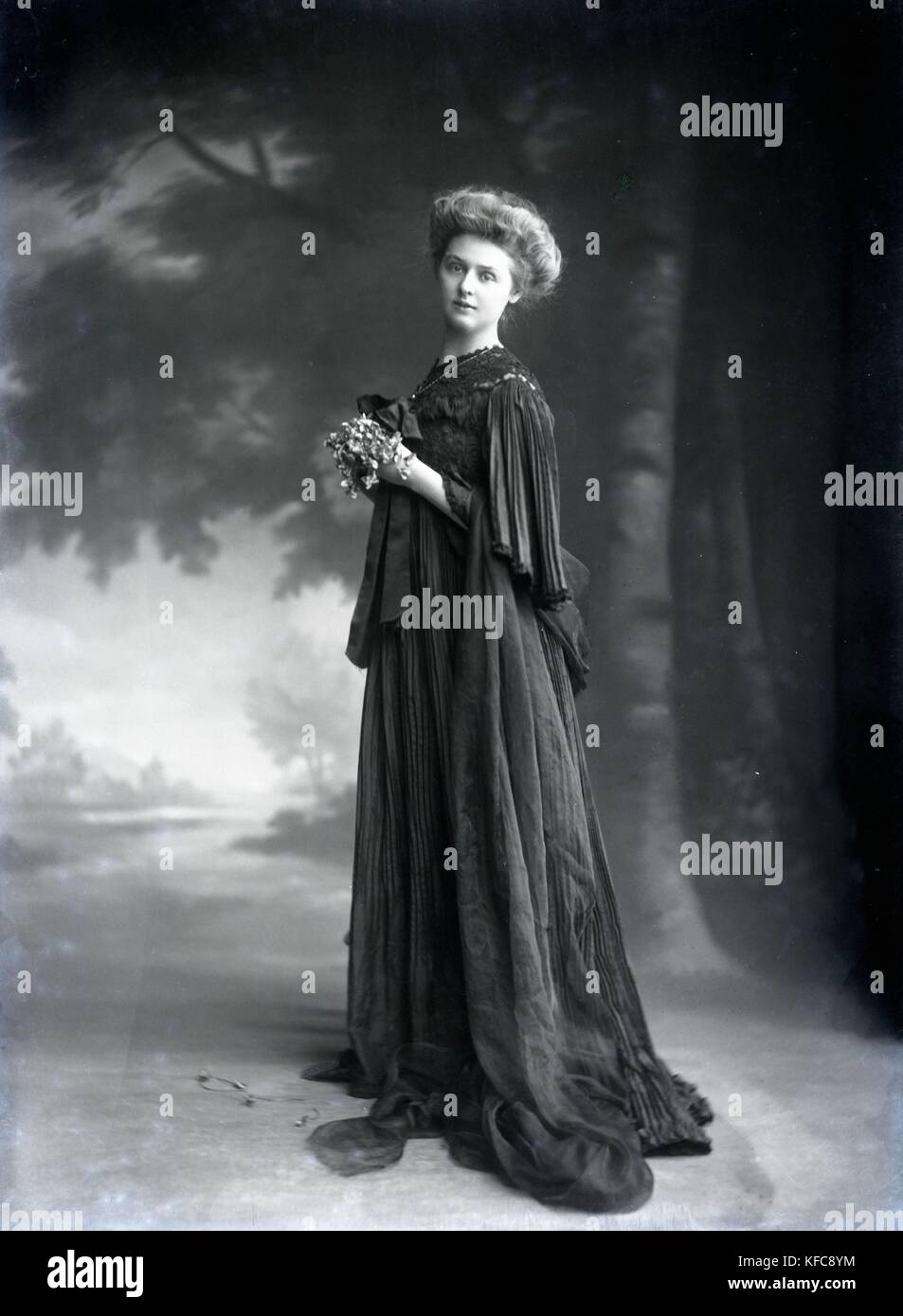 Renée Vivien, née Pauline Mary Tarn, nicknamed "Sapho 1900." French ...