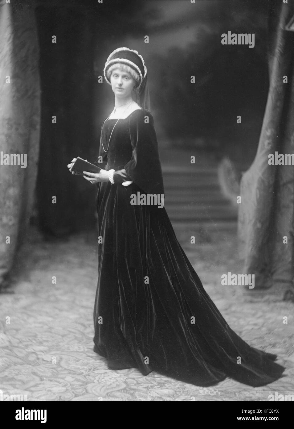 Renée Vivien, née Pauline Mary Tarn, nicknamed "Sapho 1900." French ...