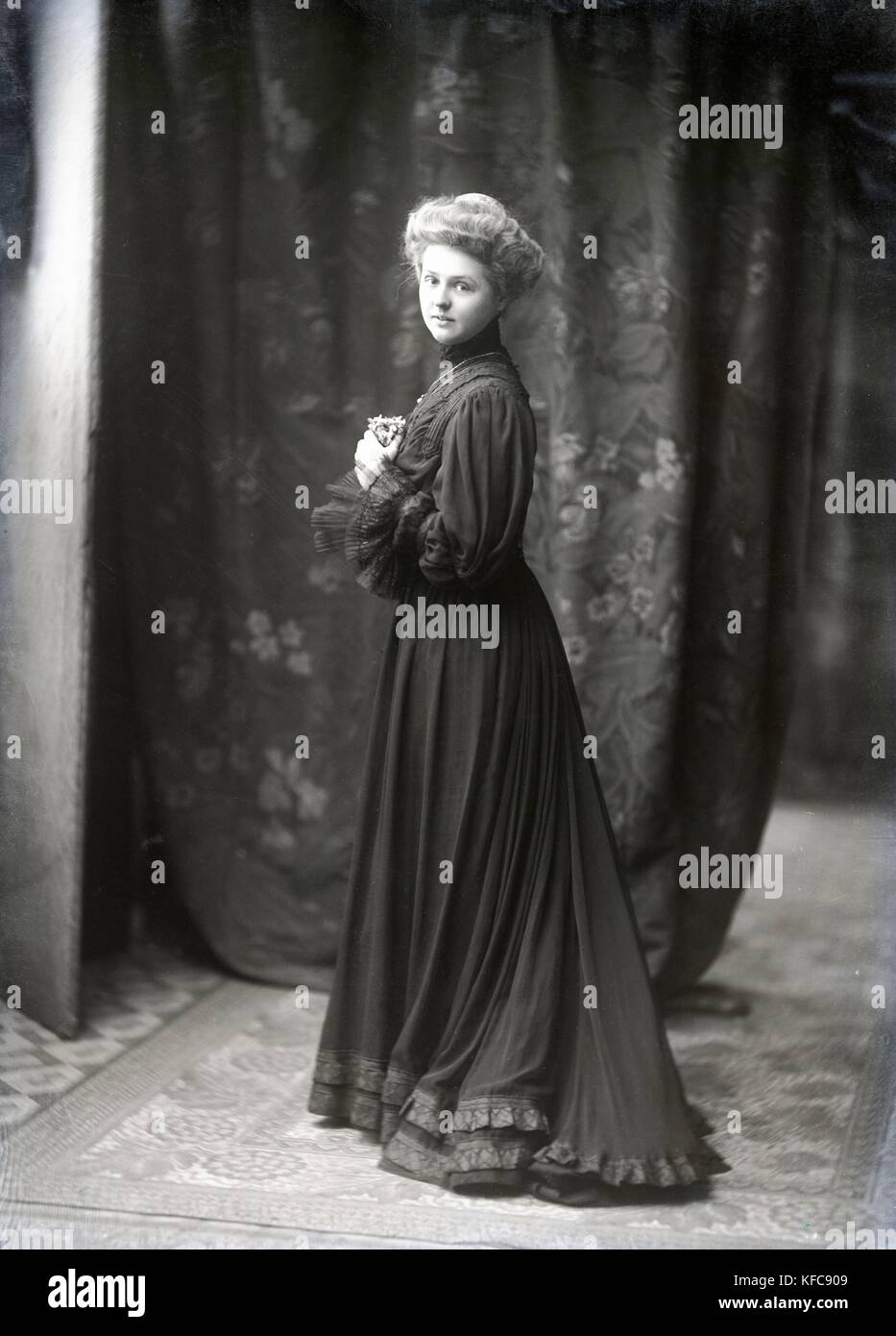 Renée Vivien, née Pauline Mary Tarn, nicknamed "Sapho 1900." French ...