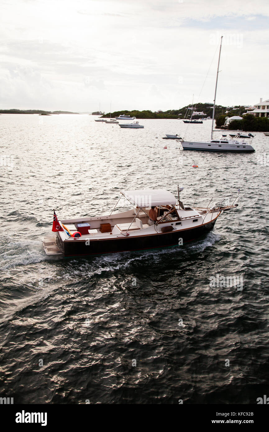 BERMUDA, Hamilton. View of Hamilton Harbour from the 1609 Bar and ...