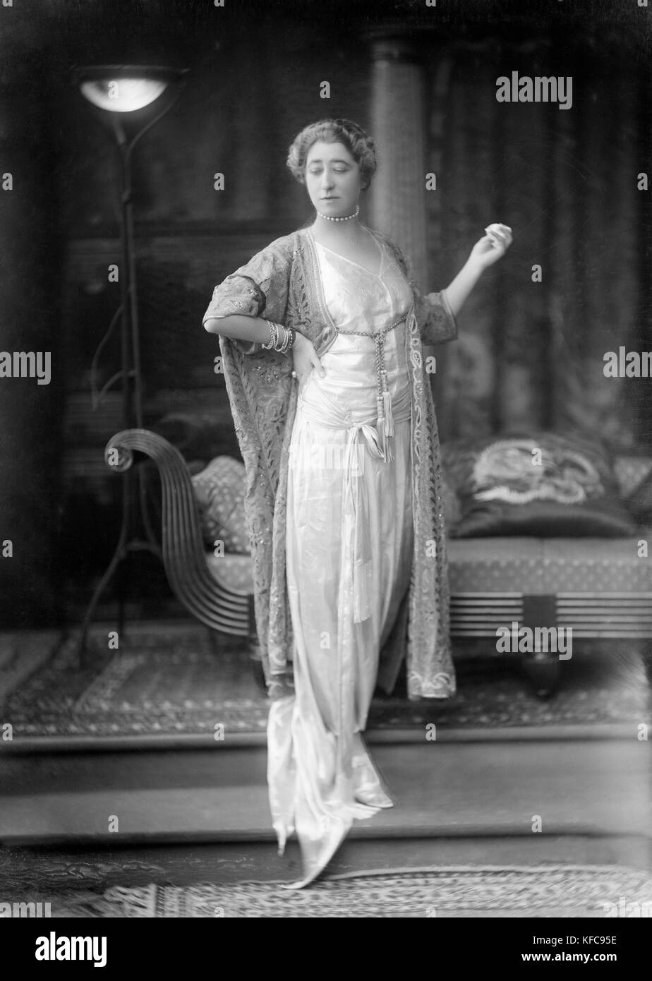 French actress Gabrielle Dorziat, c.1915. Photo Taponier Stock Photo ...