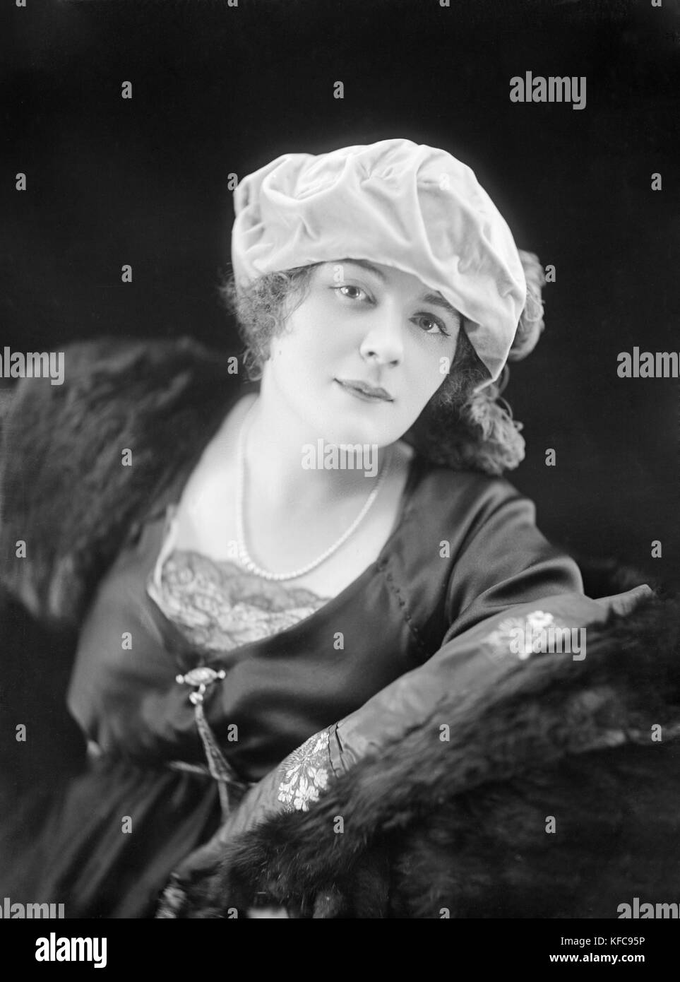 Woman comedian Black and White Stock Photos & Images - Alamy