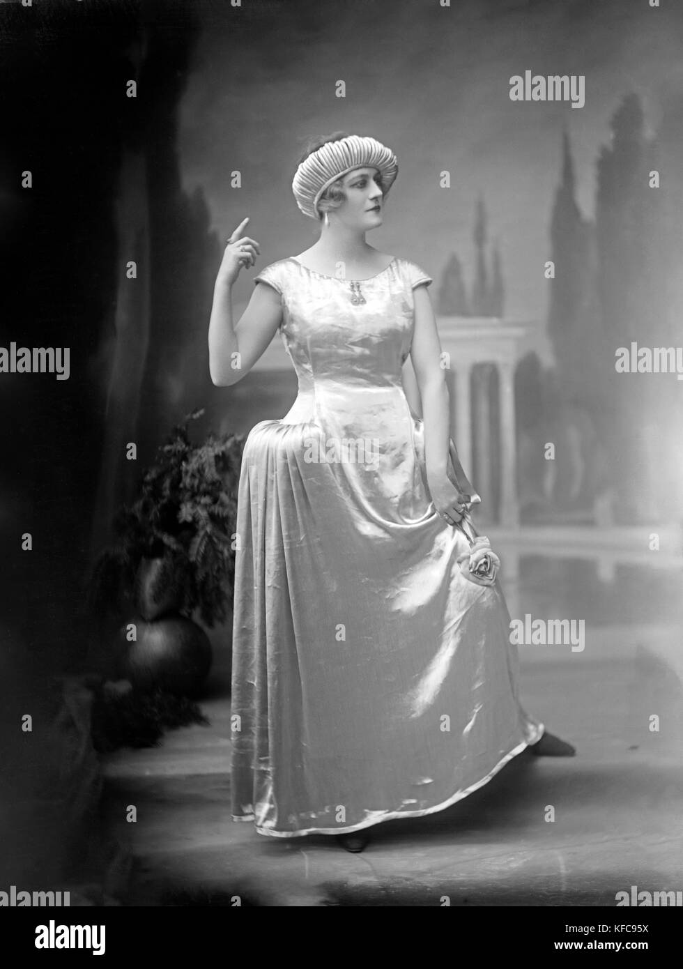French actress Eve Francis. c.1915 Photo Taponier Stock Photo - Alamy