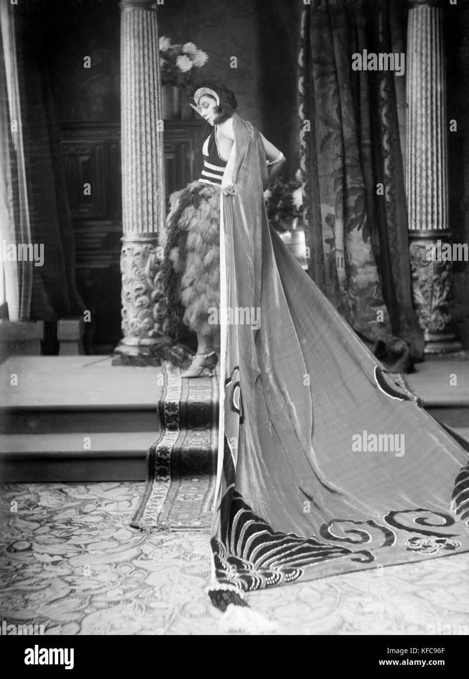 French actress Elise Fournier, known as Andrée Spinelly. c.1915 Photo ...