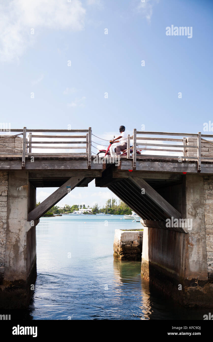 BERMUDA. Somerset Bridge. The world's smallest drawbridge connecting ...
