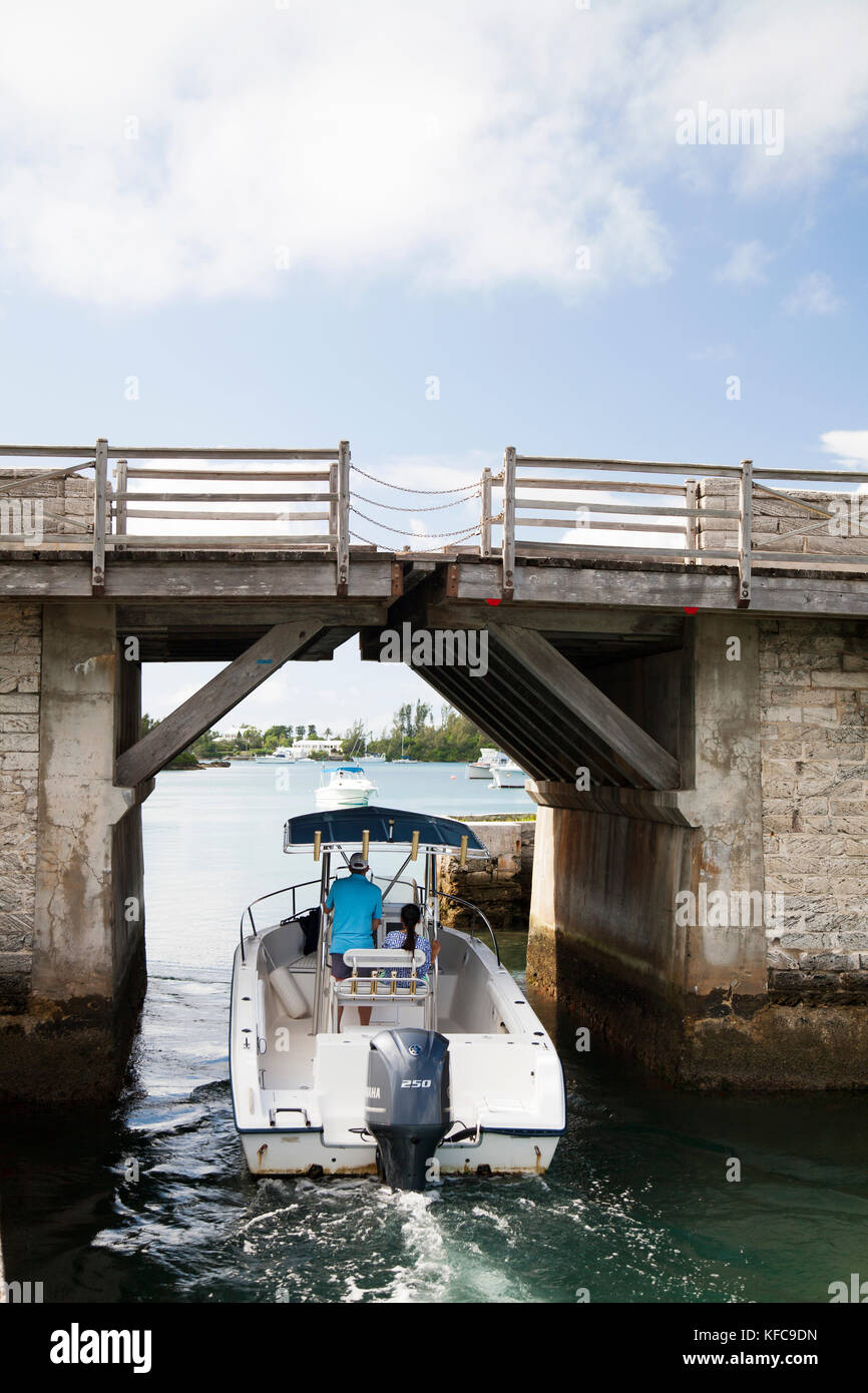BERMUDA. Somerset Bridge. The world's smallest drawbridge connecting ...