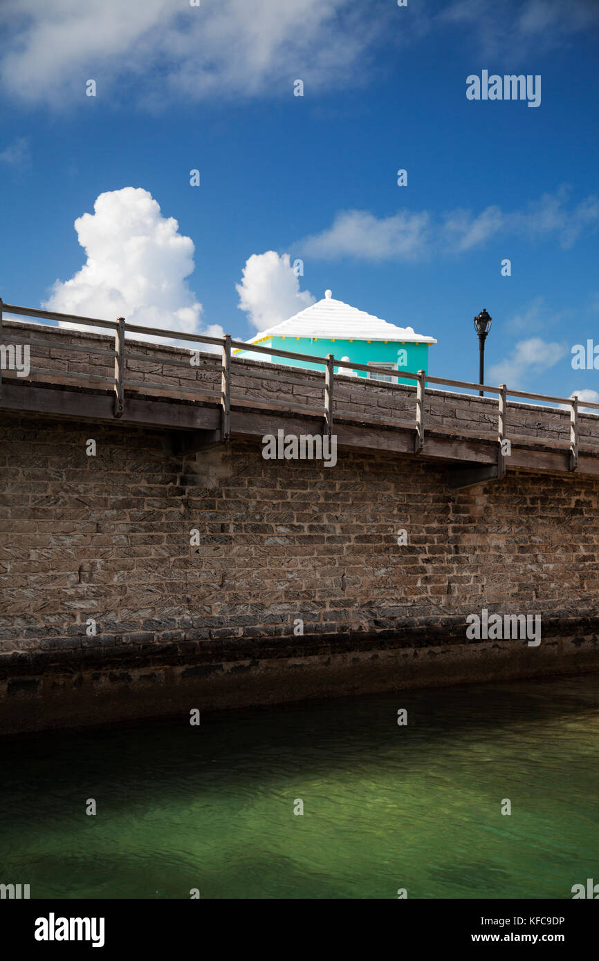 BERMUDA. Somerset Bridge. The world's smallest drawbridge connecting ...