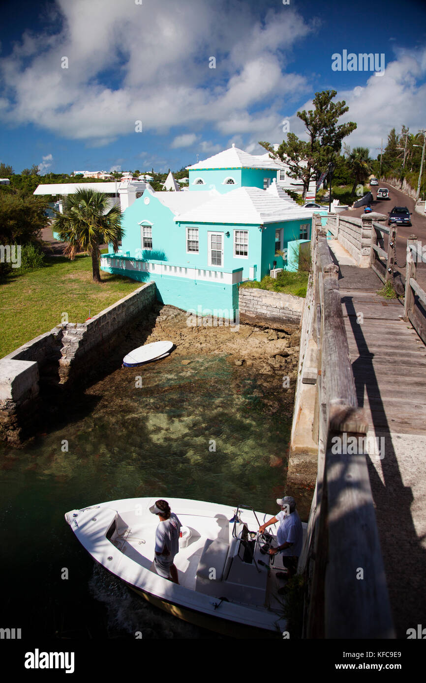 BERMUDA. Somerset Bridge. The world's smallest drawbridge connecting ...