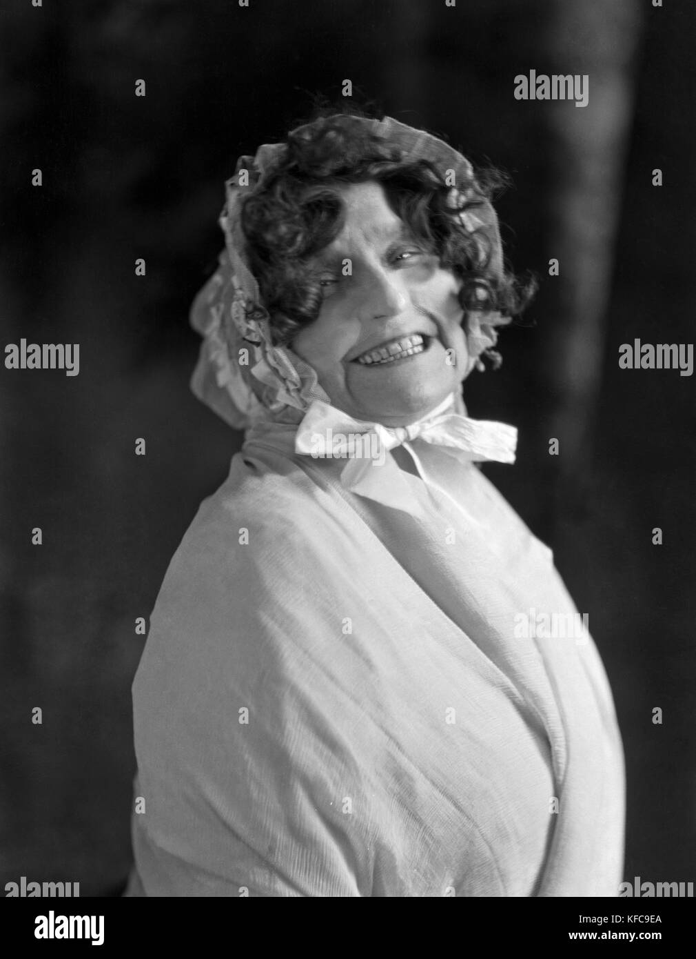 The singer yvette guilbert hi-res stock photography and images - Alamy