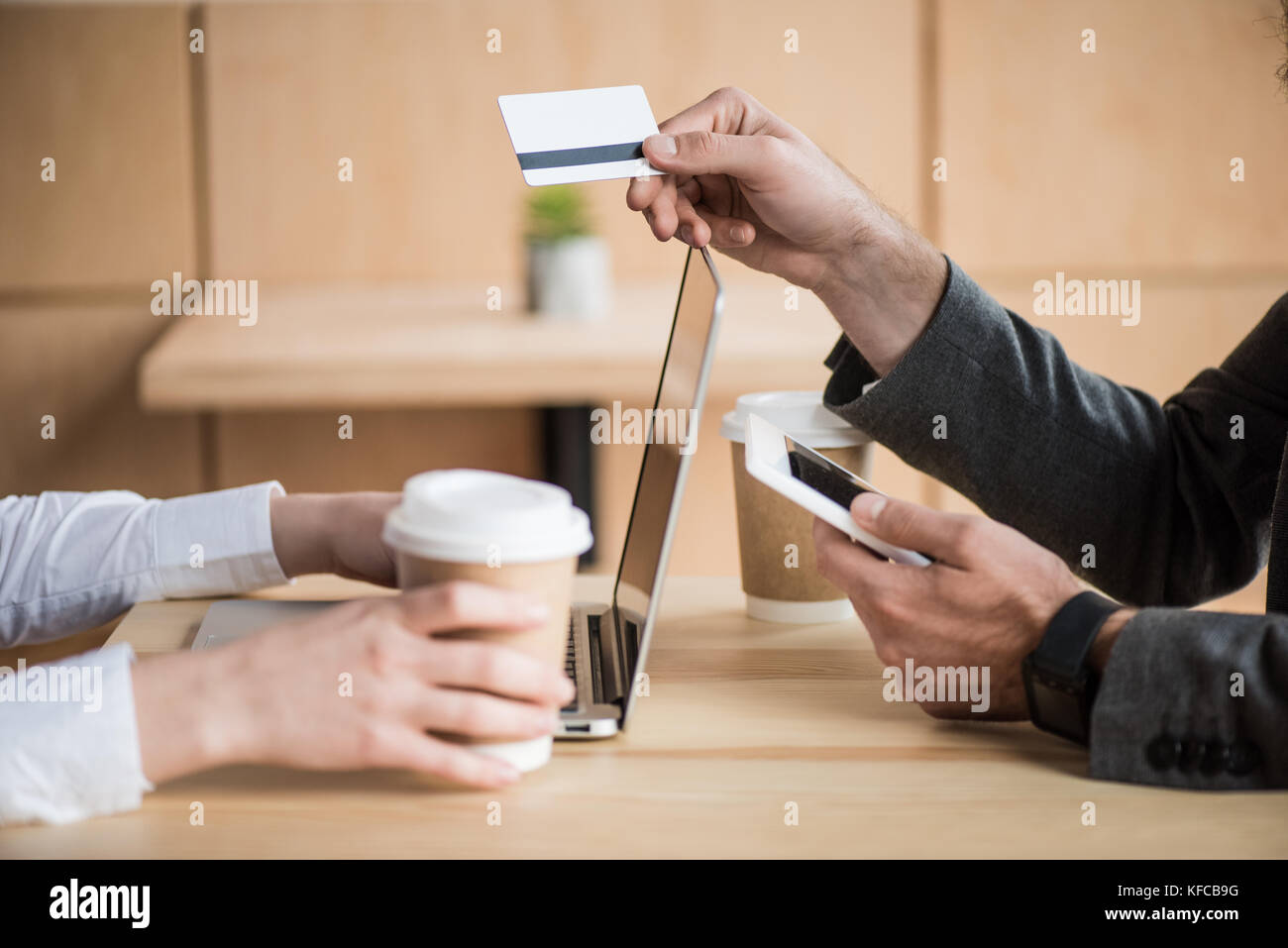 man giving credit card to woman Stock Photo - Alamy