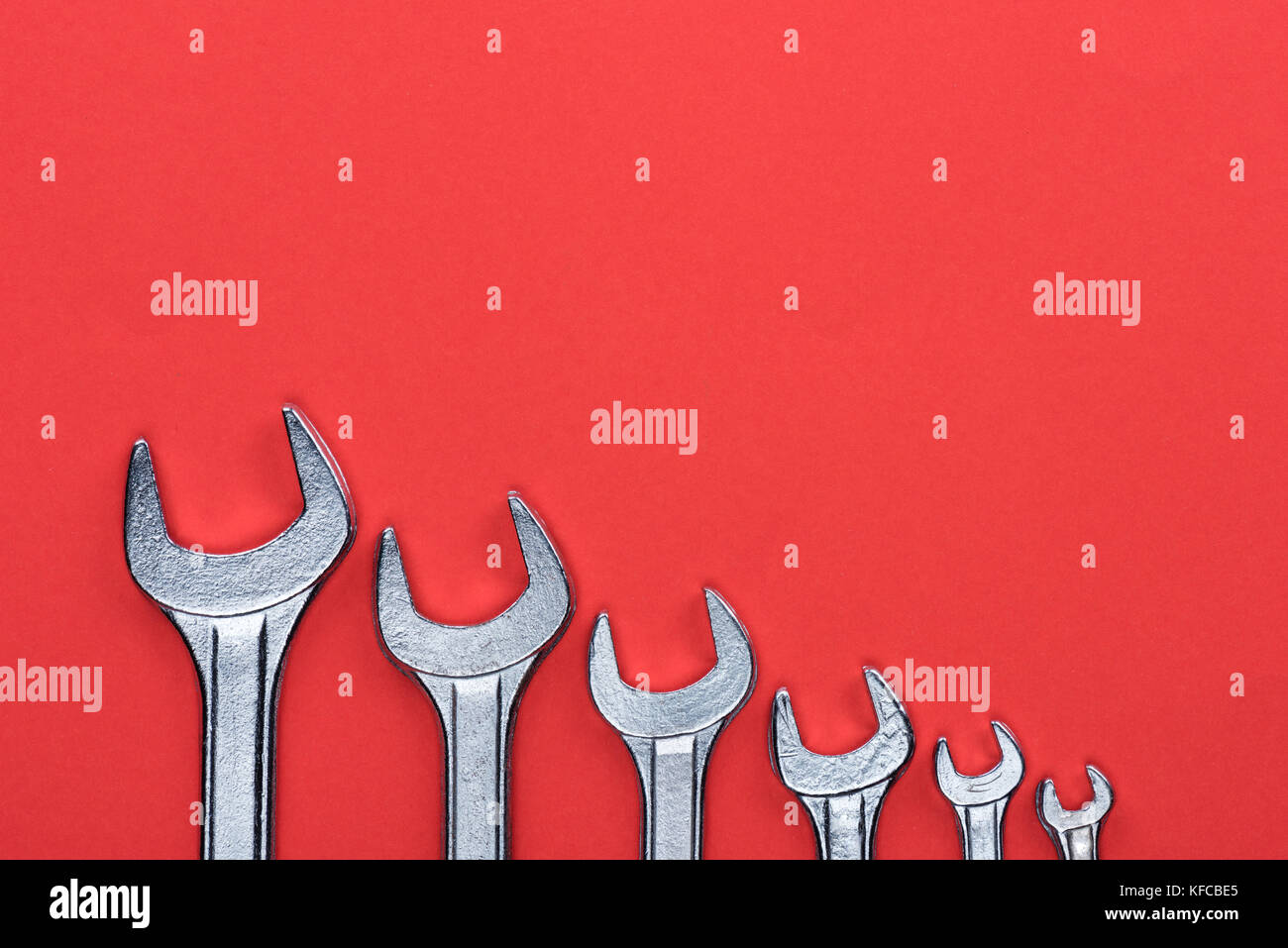 Line of different-sized wrenches Stock Photo - Alamy