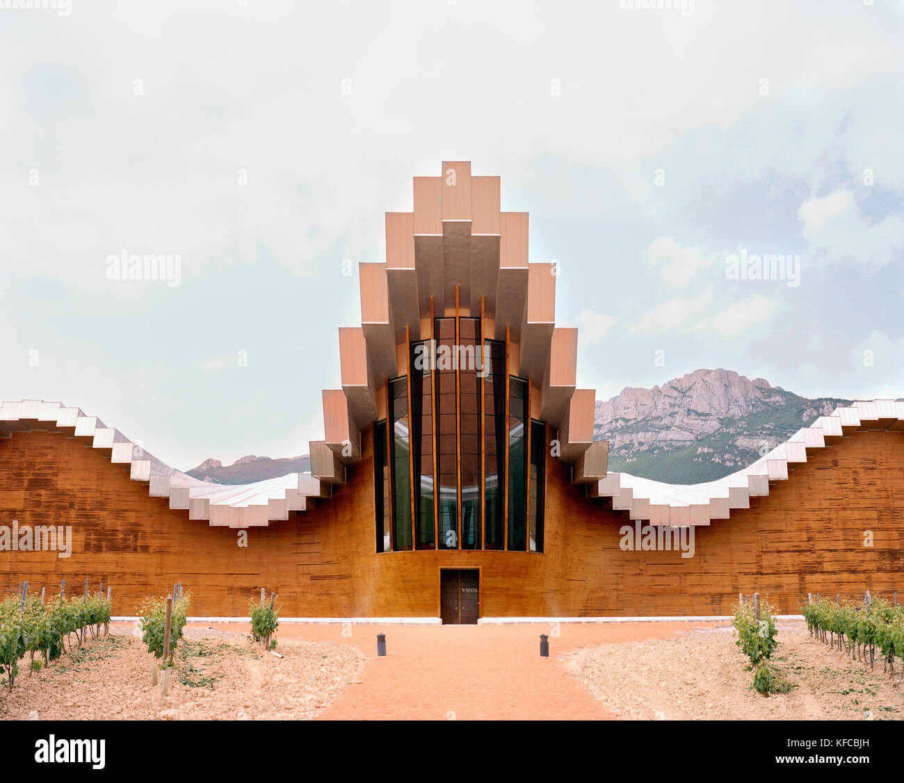 Ysios wine estate hi-res stock photography and images - Alamy