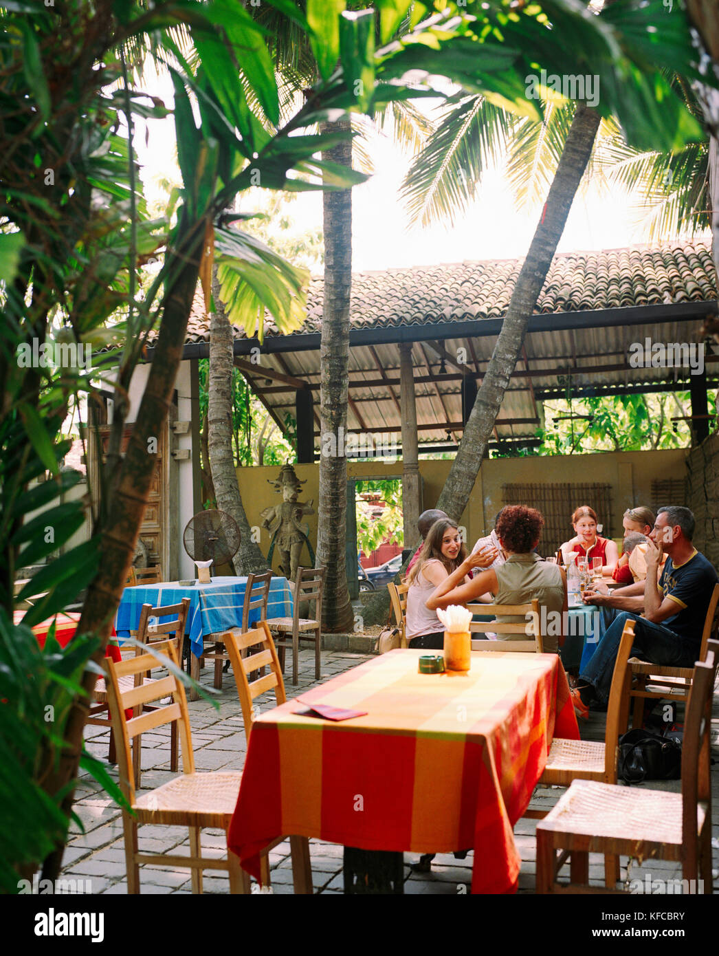SRI LANKA, Asia, Colombo, friends sitting in Barefoot Cafe in Colombo ...