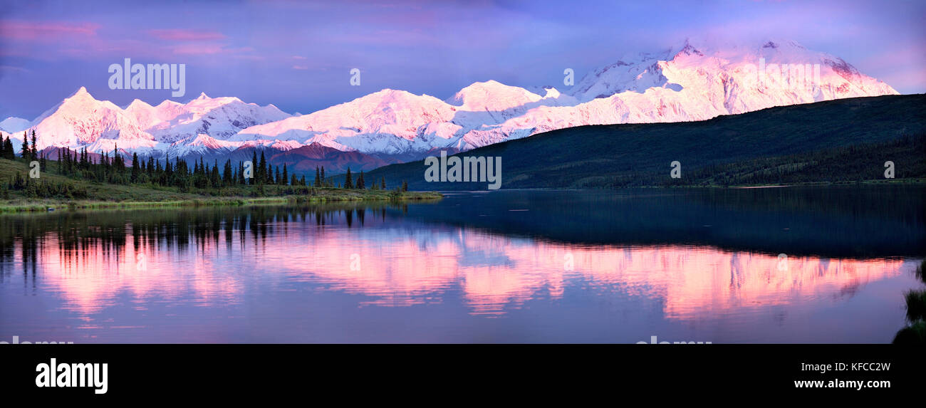 USA, Alaska, view of the Mount McKinley and the Denali Range with ...