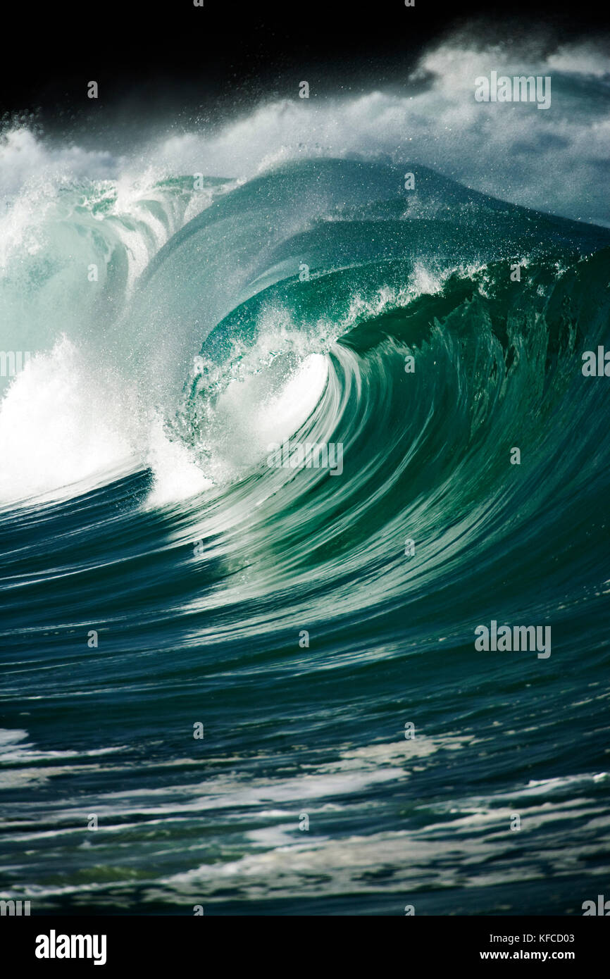 USA, Hawaii, Oahu, large shorebreak at Waimea bay Stock Photo - Alamy