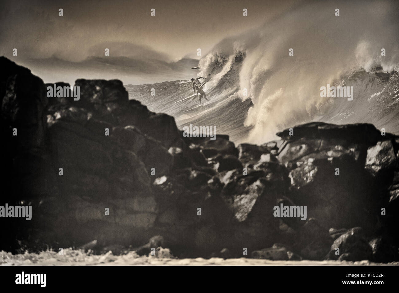 Giant wave hawaii hi-res stock photography and images - Alamy