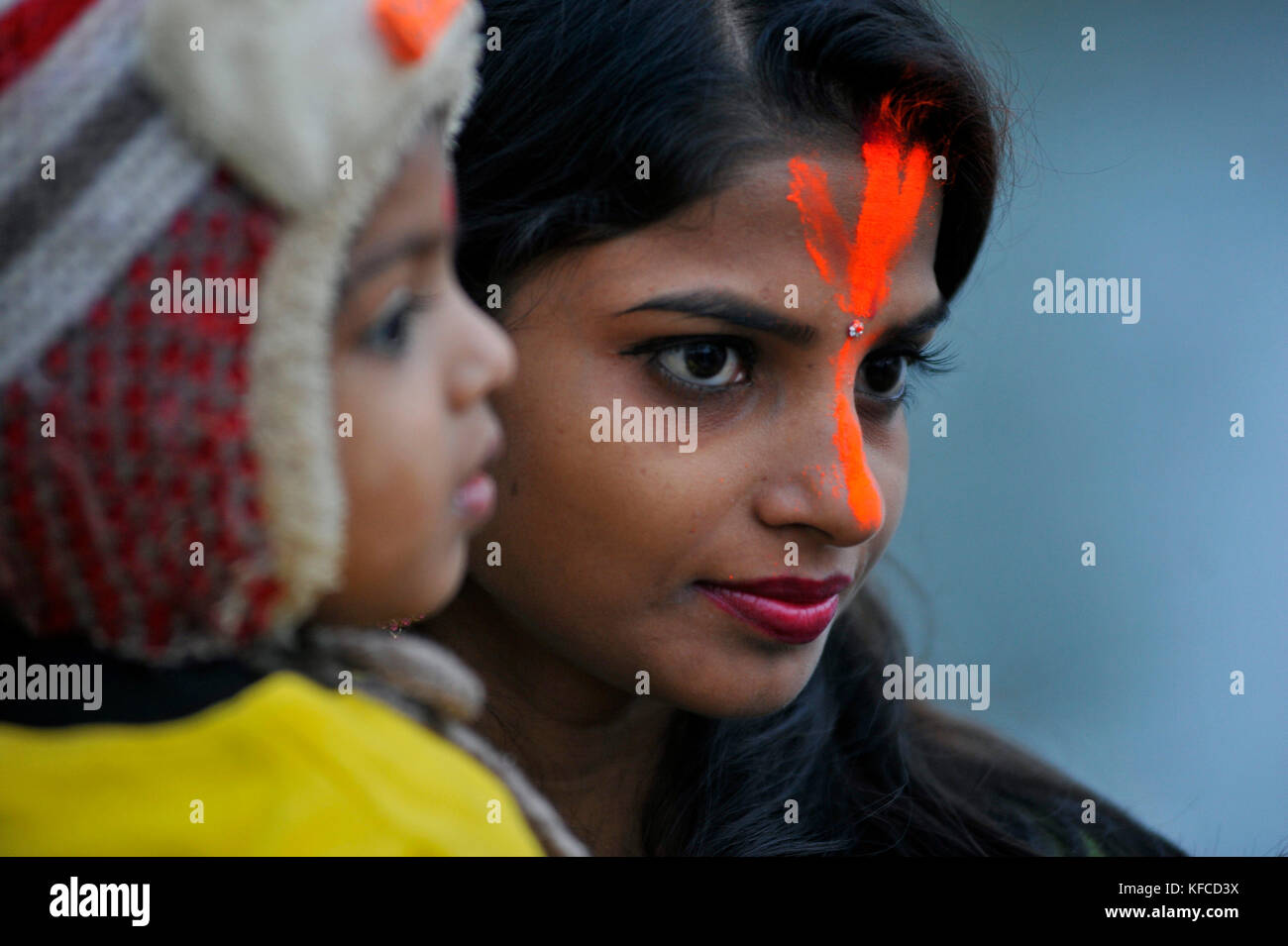 Kathmandu, Nepal. 27th Oct, 2017. Nepalese Devotee offering rituals to ...