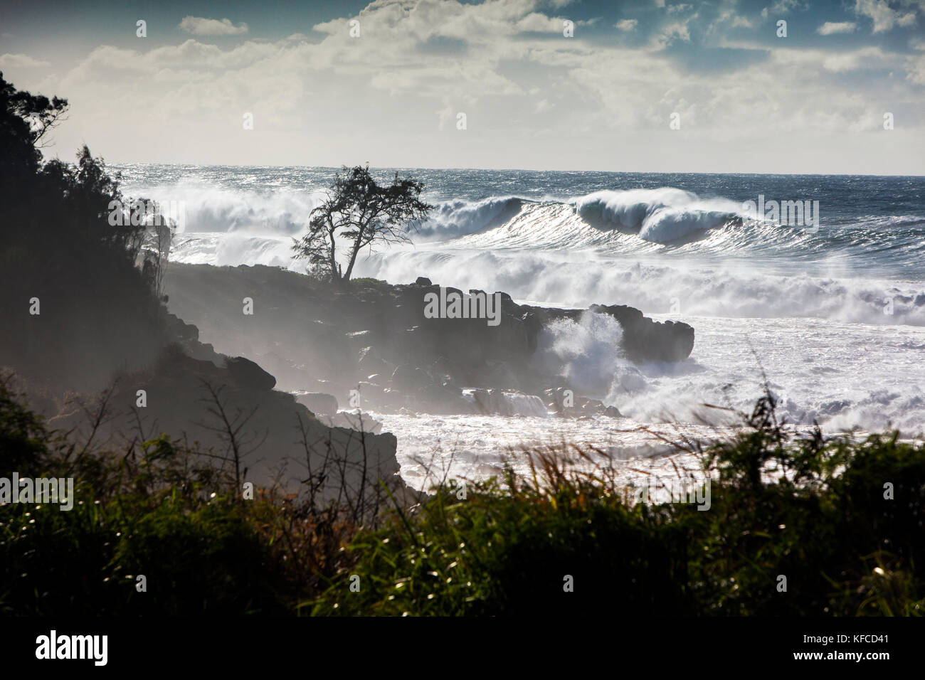 HAWAII, Oahu, North Shore, big swell waves rolling in on the North ...