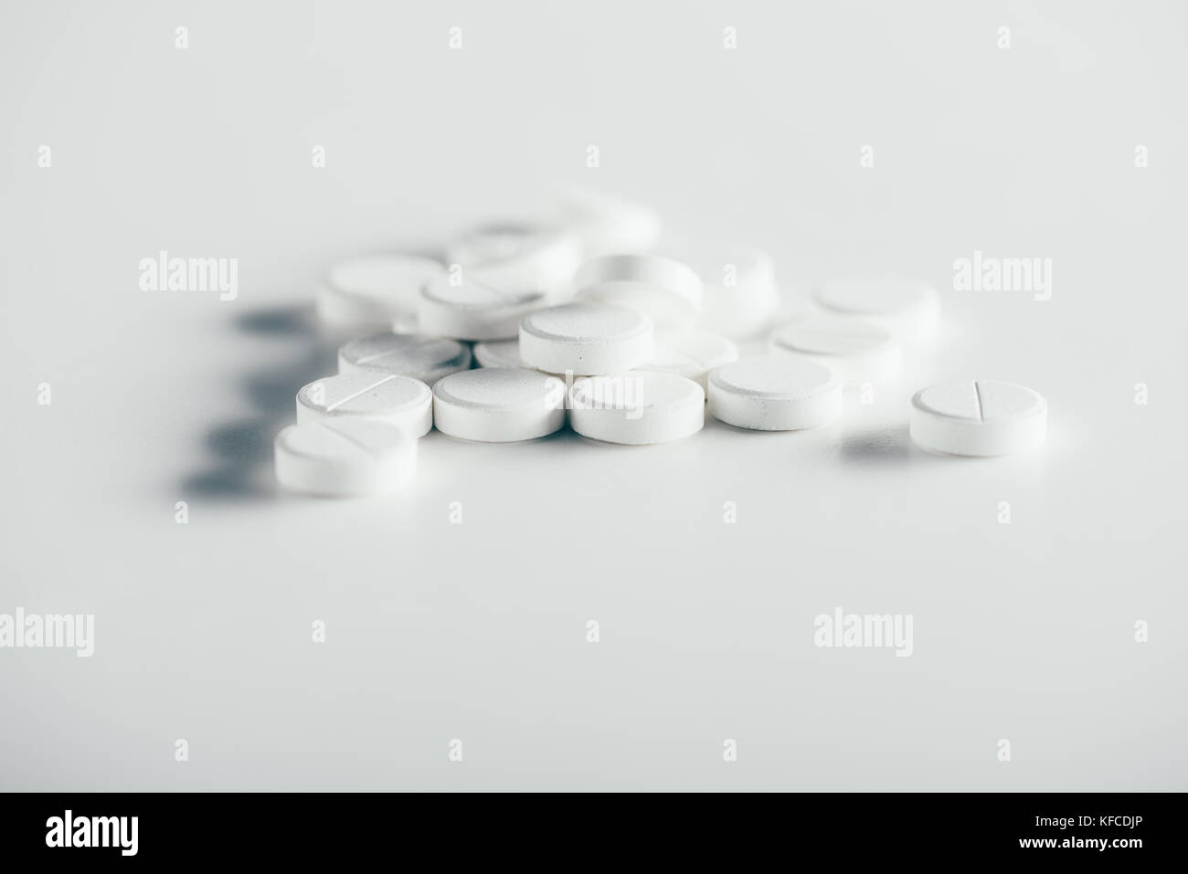 round white tablets Stock Photo - Alamy