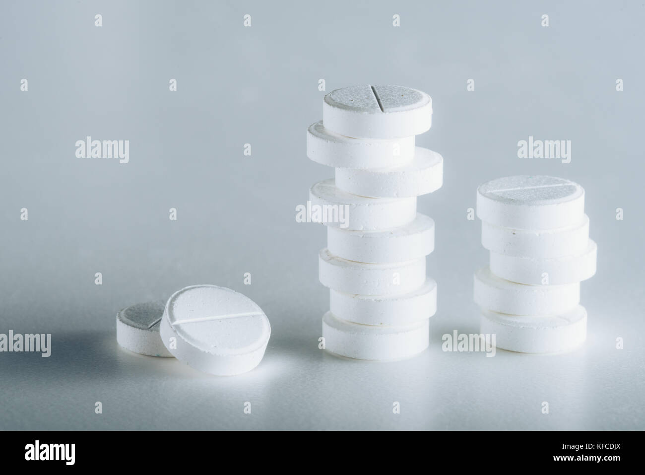 round white tablets Stock Photo - Alamy