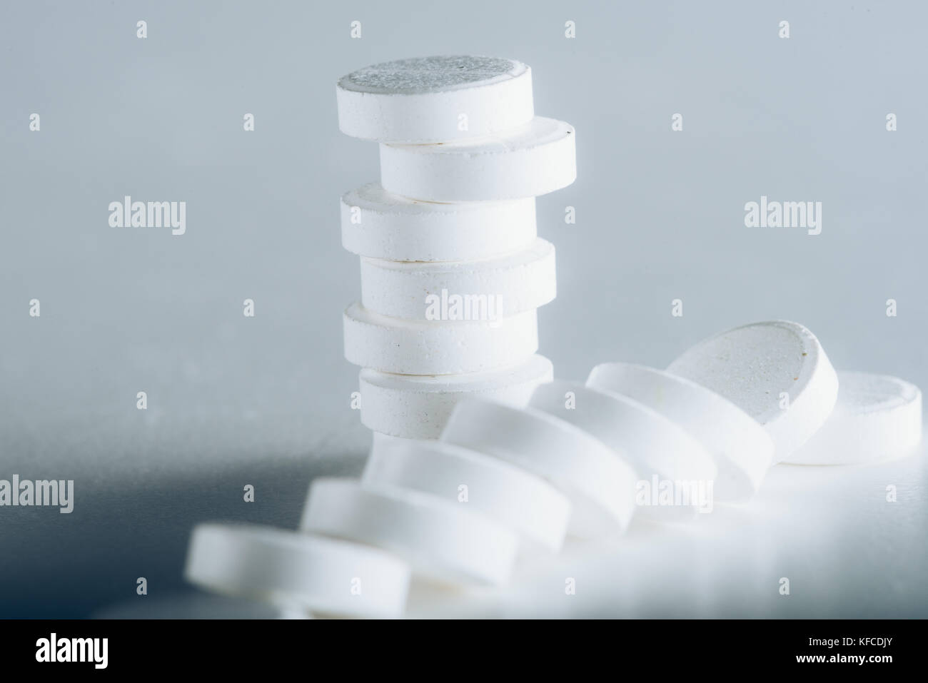 round white tablets Stock Photo - Alamy