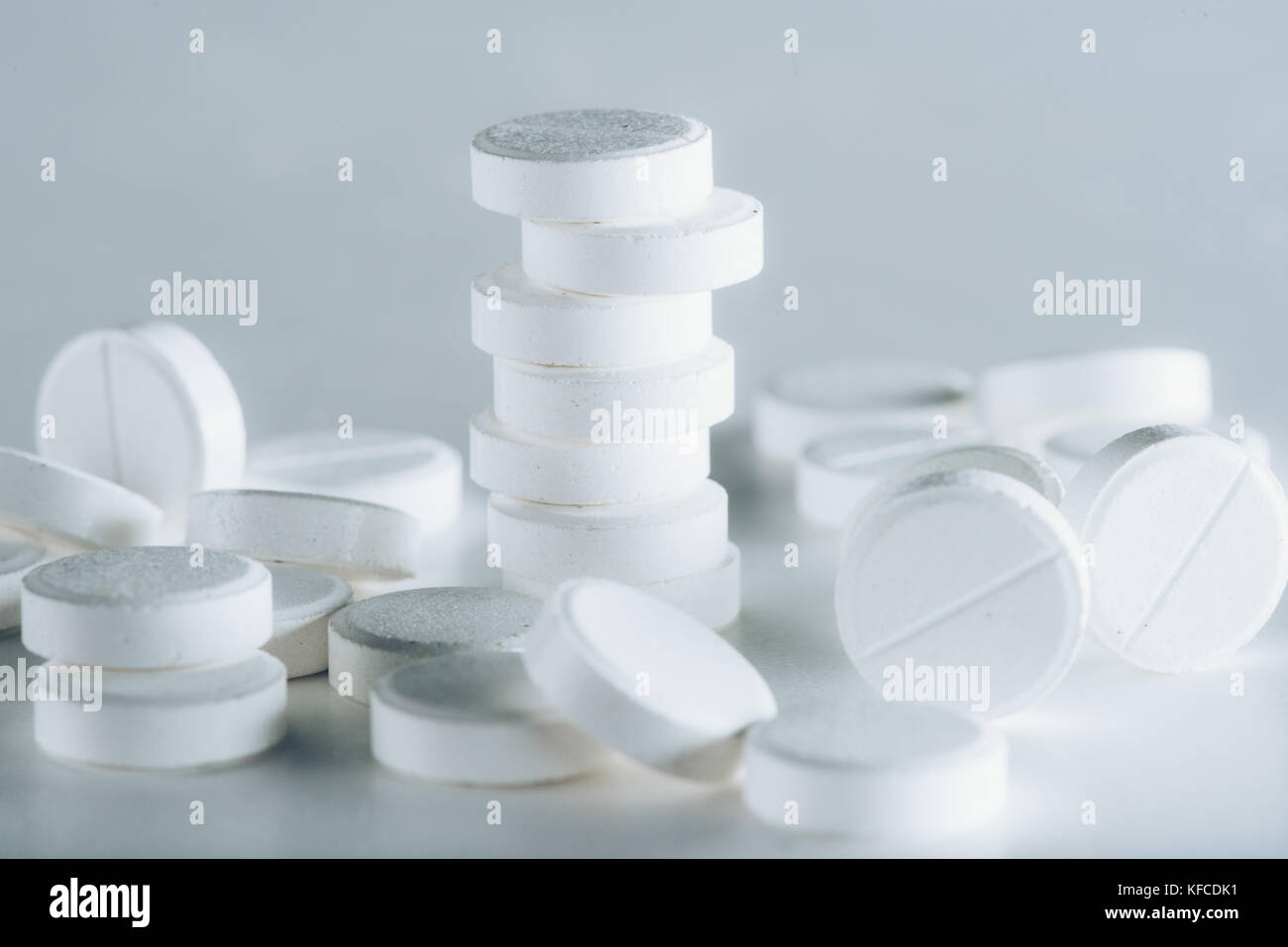round white tablets Stock Photo - Alamy
