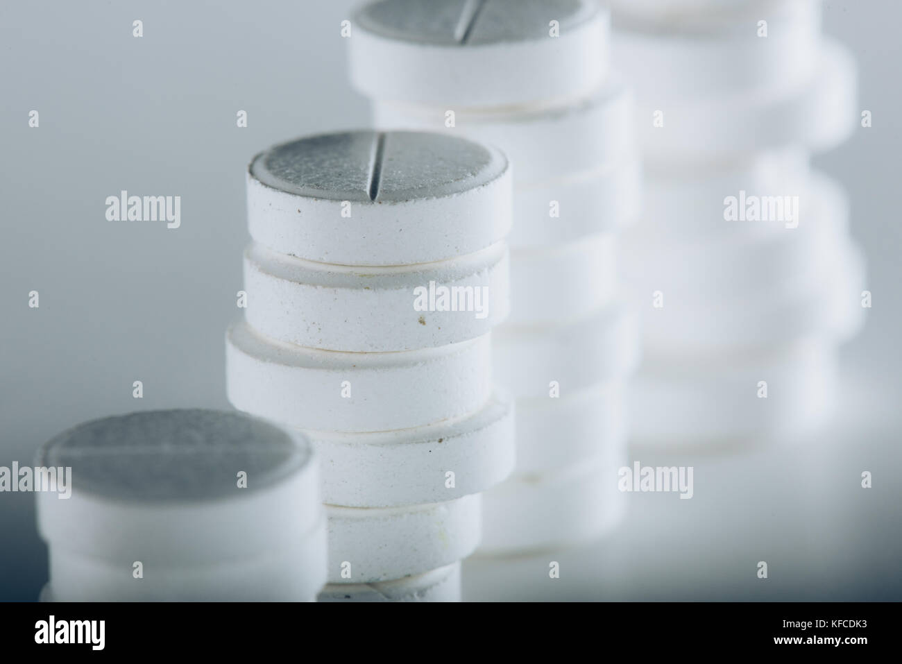 round white tablets Stock Photo - Alamy