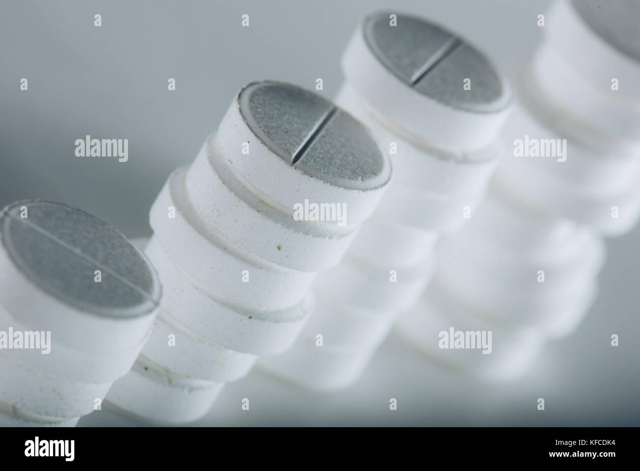 round white tablets Stock Photo - Alamy