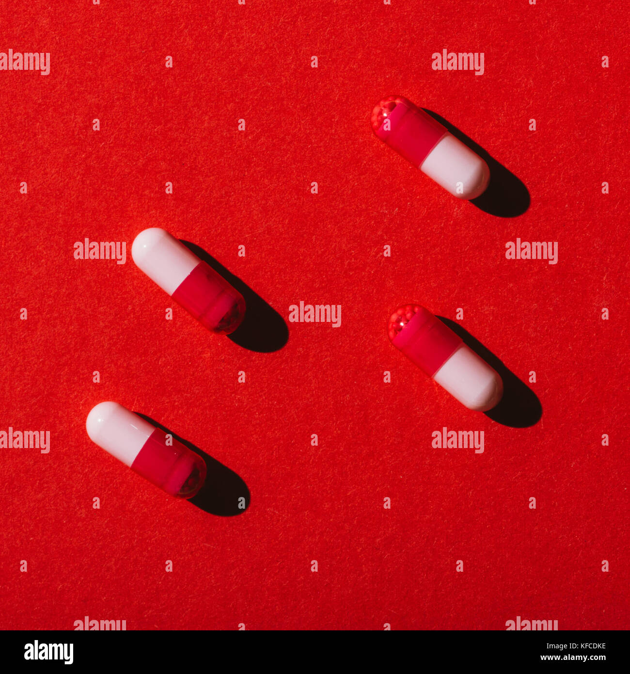 Medical capsules hi-res stock photography and images - Alamy