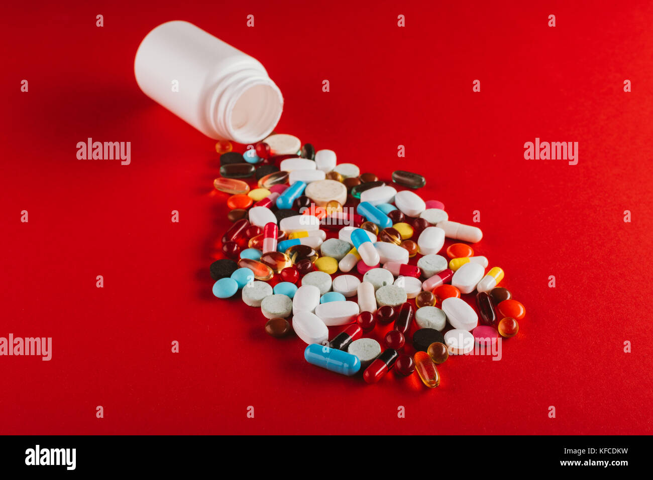 Various capsules tablets container hi-res stock photography and images ...