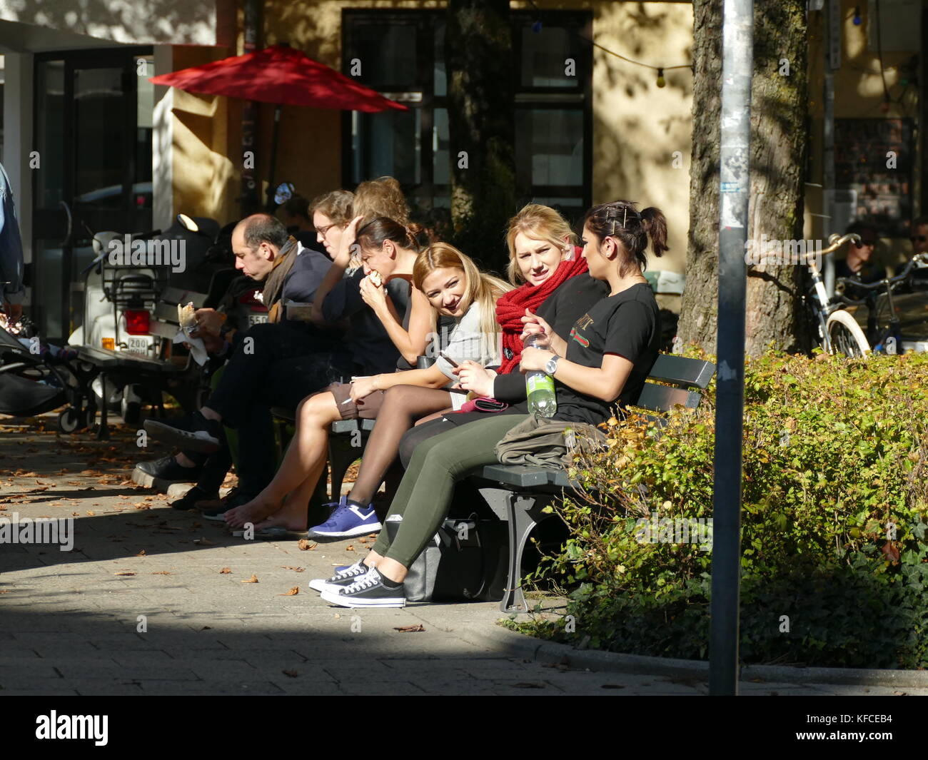 Office lunch hi-res stock photography and images - Alamy