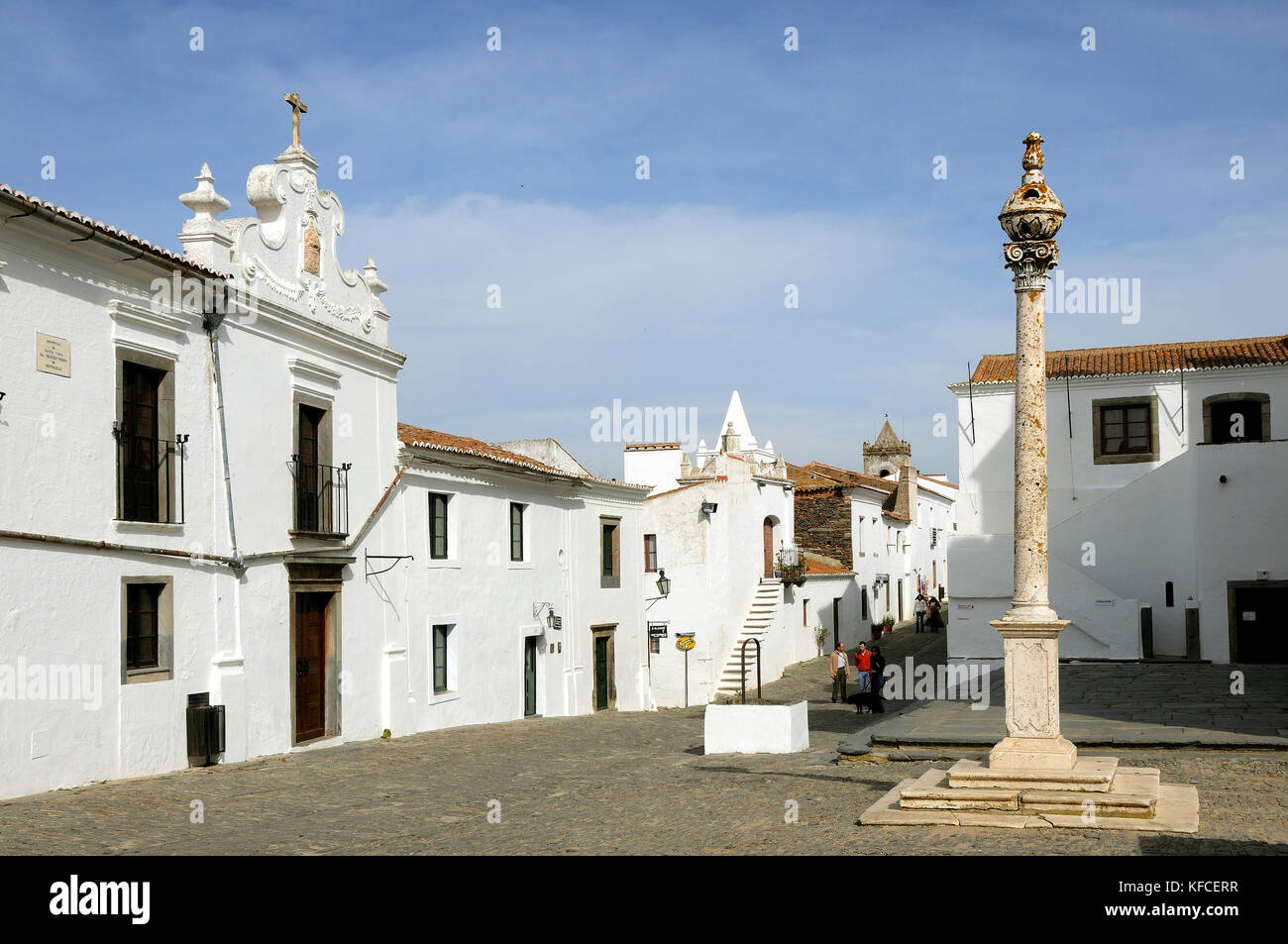 The traditional village of Monsaraz with white washed houses, Alentejo ...