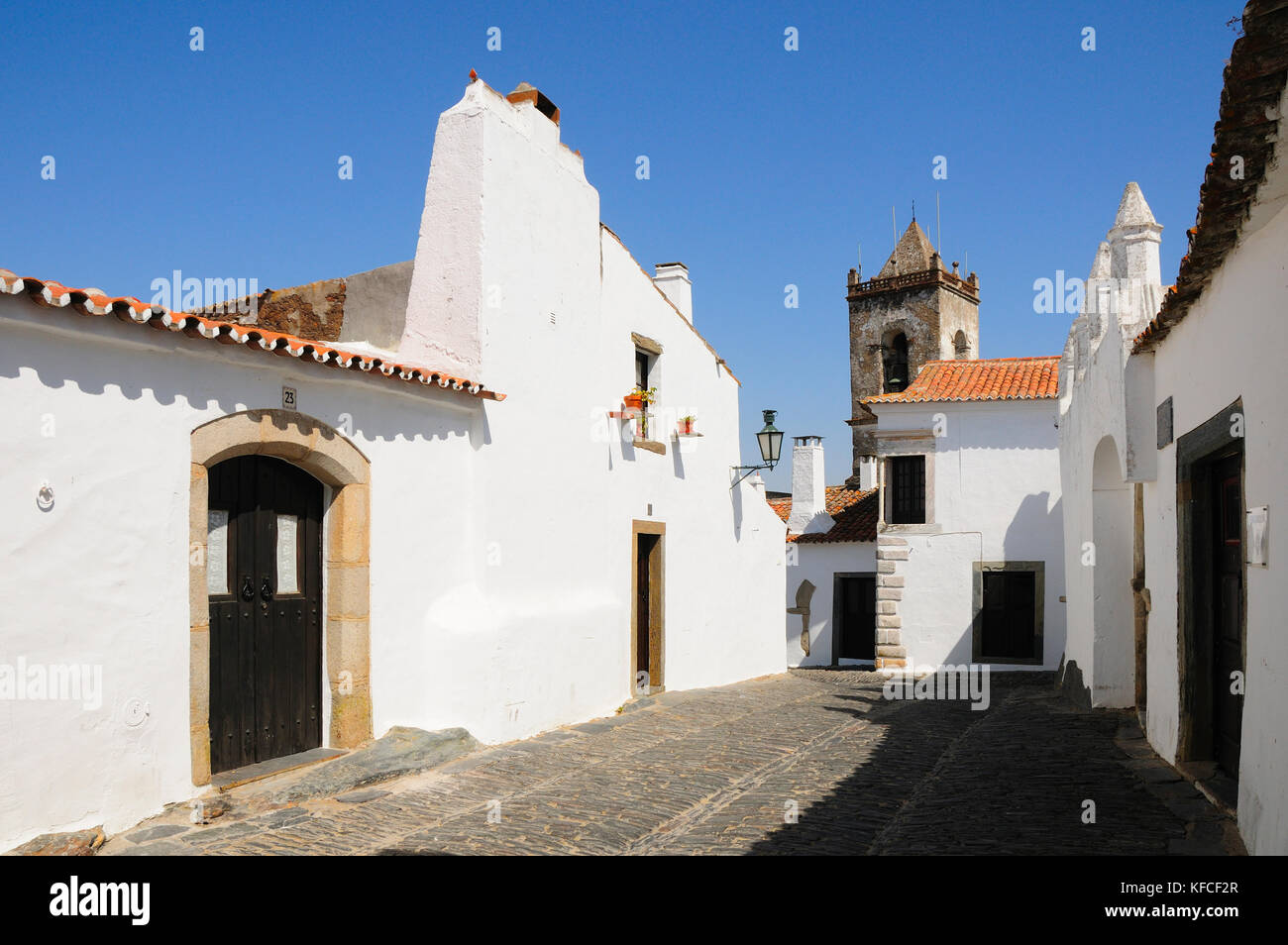 The traditional village of Monsaraz with white washed houses, Alentejo ...