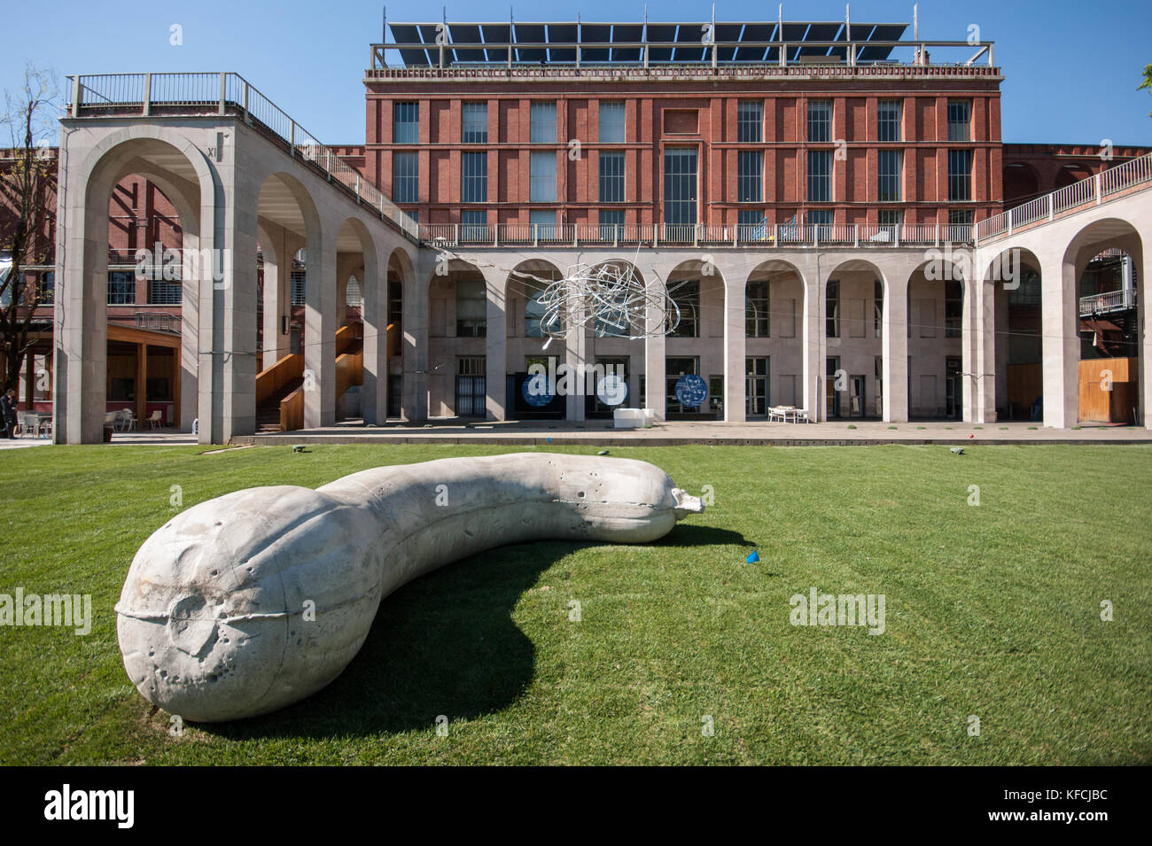 Sarah Lucas, Florian and Kevin, 2014 a giant squash concrete cast ...