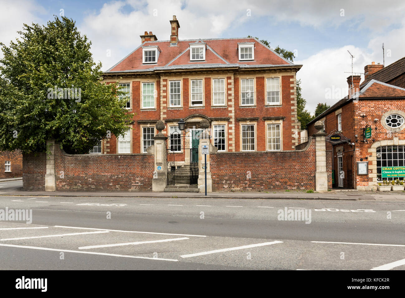 Brownstone House in Devizes, Wiltshire, England, UK Stock Photo - Alamy